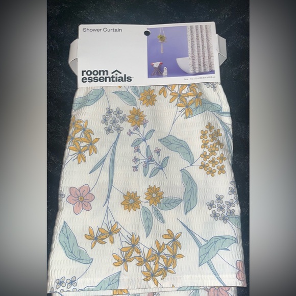 Room Essentials | Bath | New Room Essentials Floral Shower Curtain 72 ...